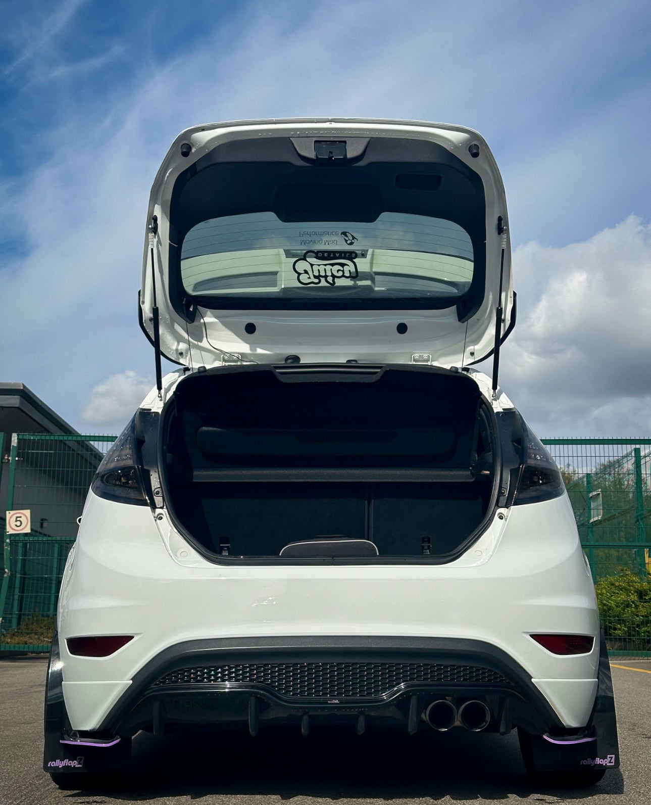 Emerald Struts - Open Your Car Boot Automatically!