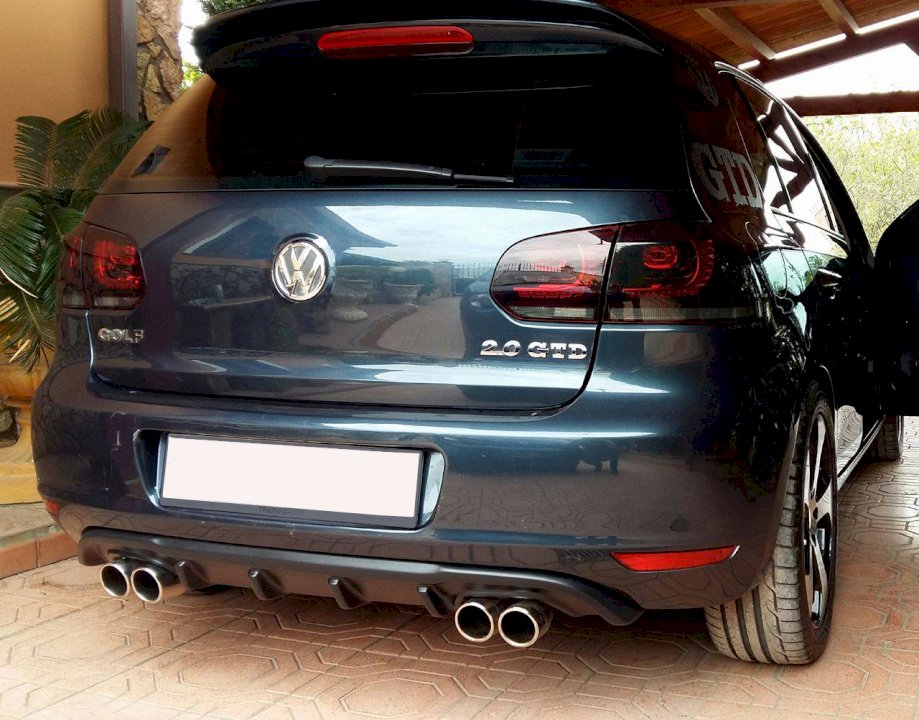 Rear Valance VW GOLF MK6 with 2 Exhaust Holes — Emerald Struts